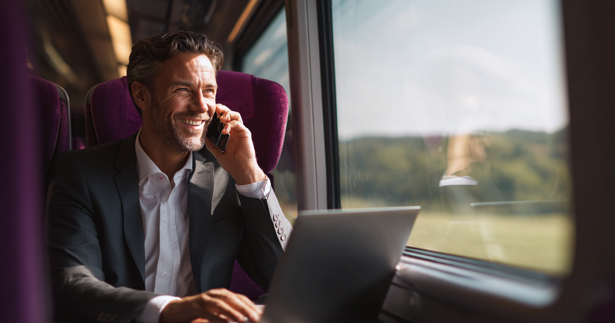 Disappearing Remote Jobs: The Shift to Hybrid Work | Metaintro