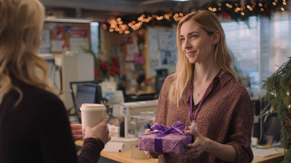 Holiday Gift Giving Pressures Workers Wallets | Metaintro